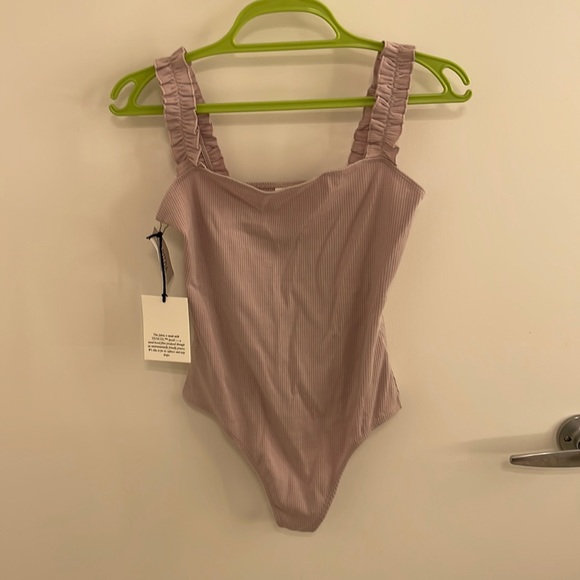 Sunday Best | Tops | Nwt Aritzia Sunday Best Munro Mauve Firecracker ...